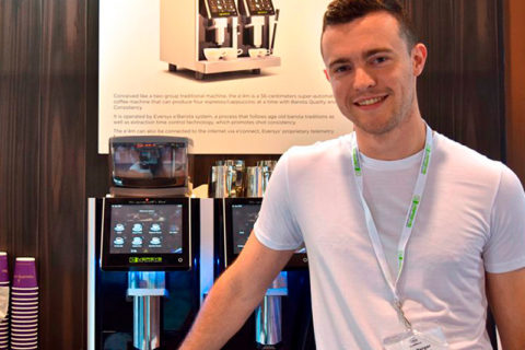 Posso mexer o café filtrado? - Unique Cafés